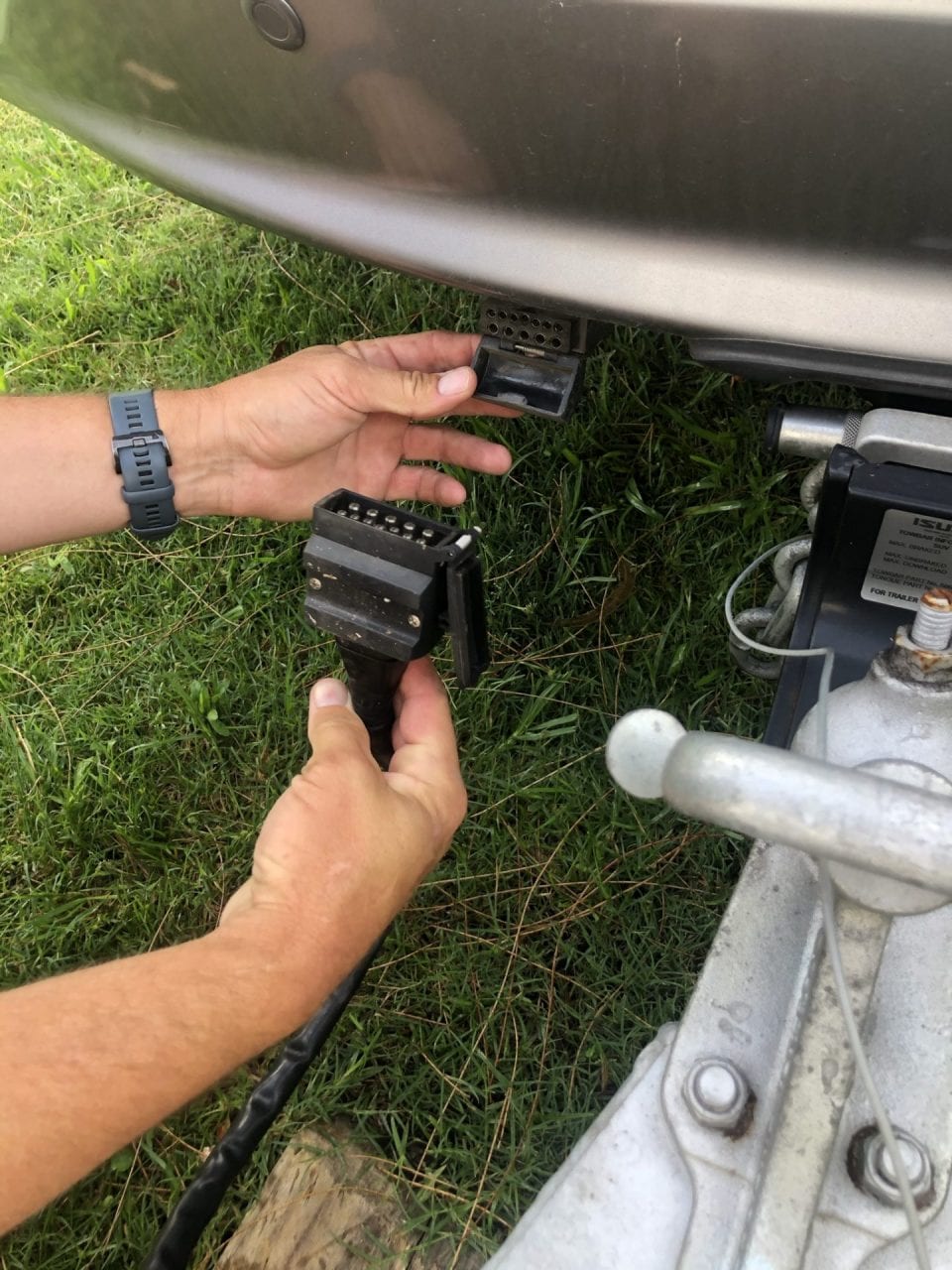 Connecting Your Trailer to Your Vehicle - RVSafe